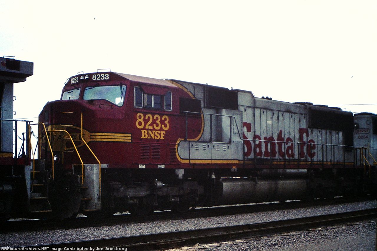 BNSF 8233